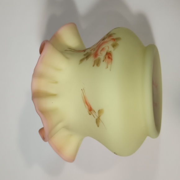 Fenton | Accents | Vtg 7s Uranium Fenton Rosy Crest Burmese Glass Vase ...